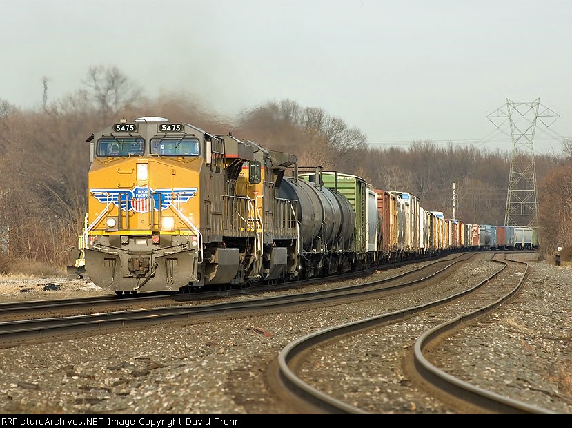 UP 5475 Leads Westbound CSX Q351